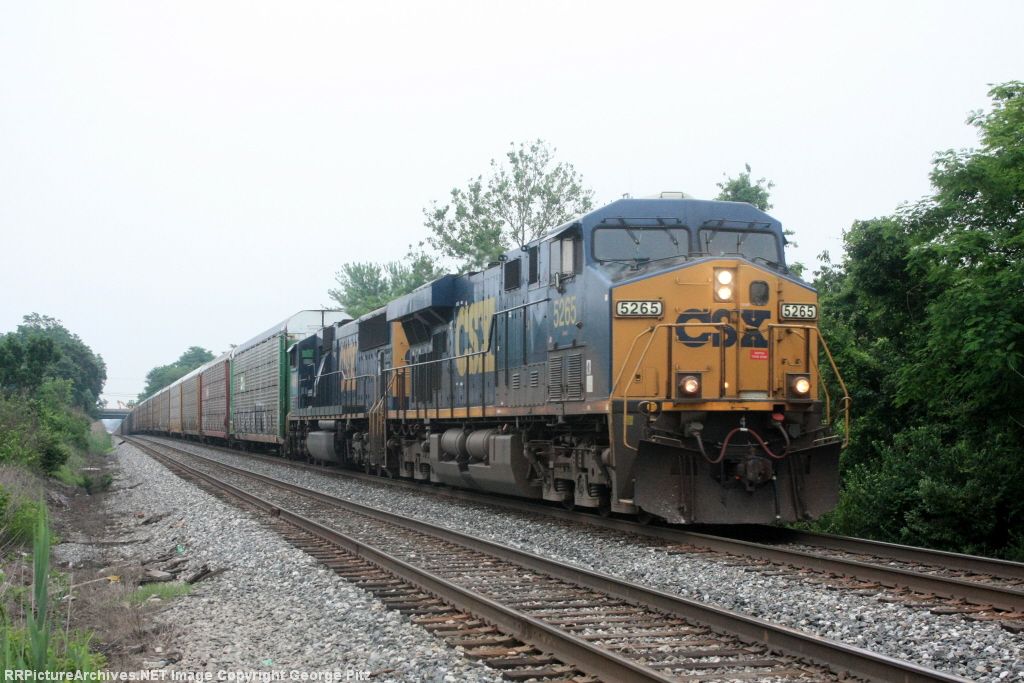 CSX 5265 and train Q217
